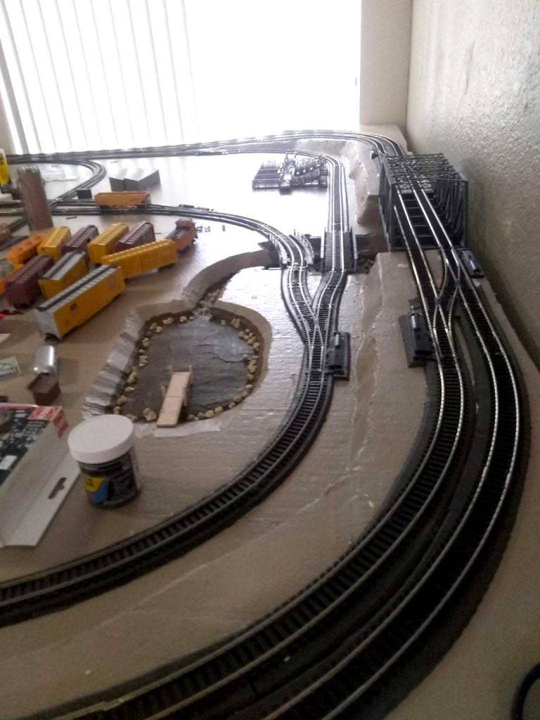 3 loop HO train layout - Ray's - Model railroad layouts plansModel ...