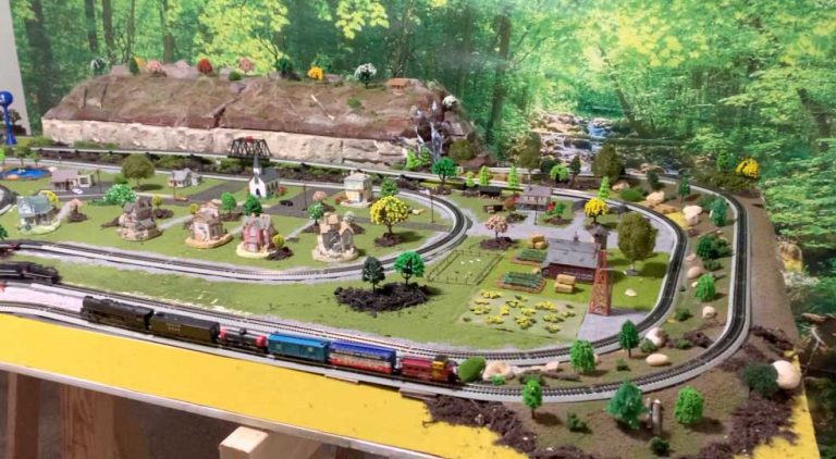 L shaped N scale layout - Model railroad layouts plansModel railroad ...