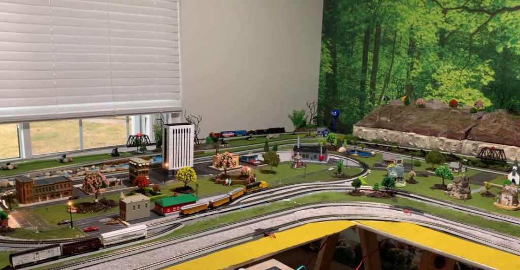 L shaped N scale layout - Model railroad layouts plansModel railroad ...