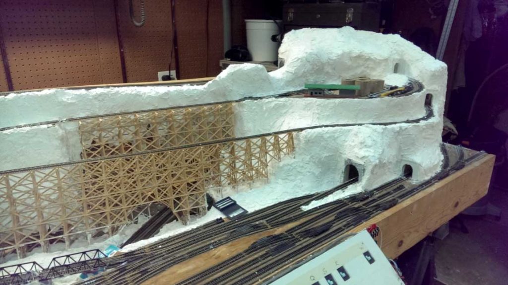 Building a railroad helix - Richard's - Model railroad layouts ...