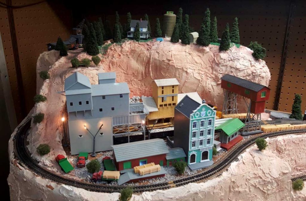 Building a railroad helix - Richard's - Model railroad layouts ...