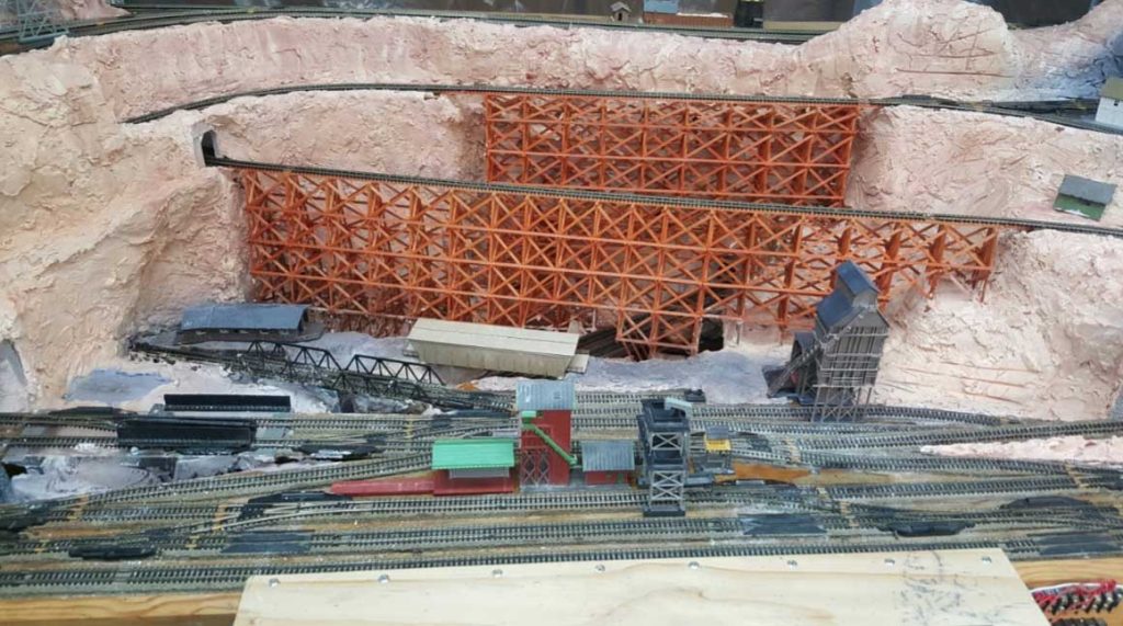 Building a railroad helix - Richard's - Model railroad layouts ...