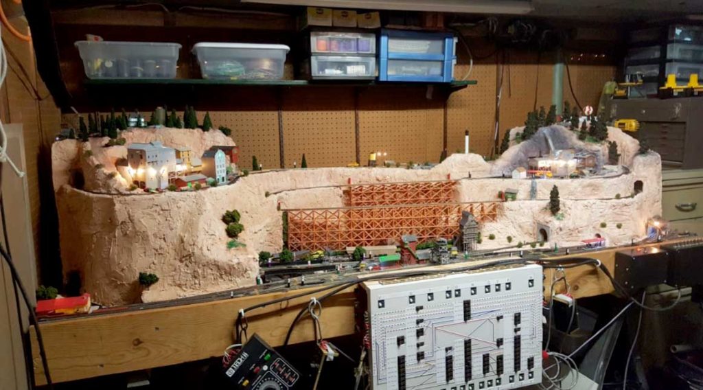 Building a railroad helix - Richard's - Model railroad layouts ...