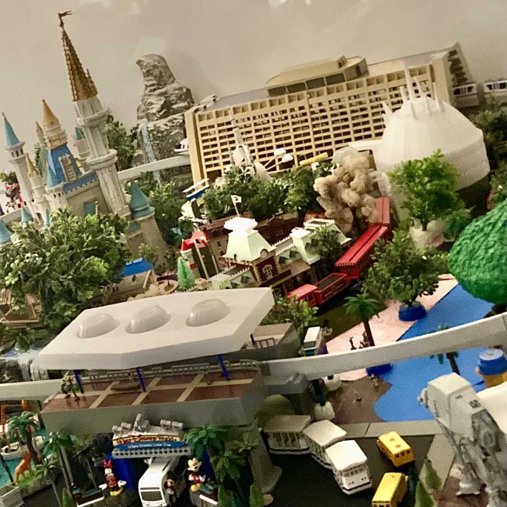 Disney World model train - Model railroad layouts plansModel railroad ...