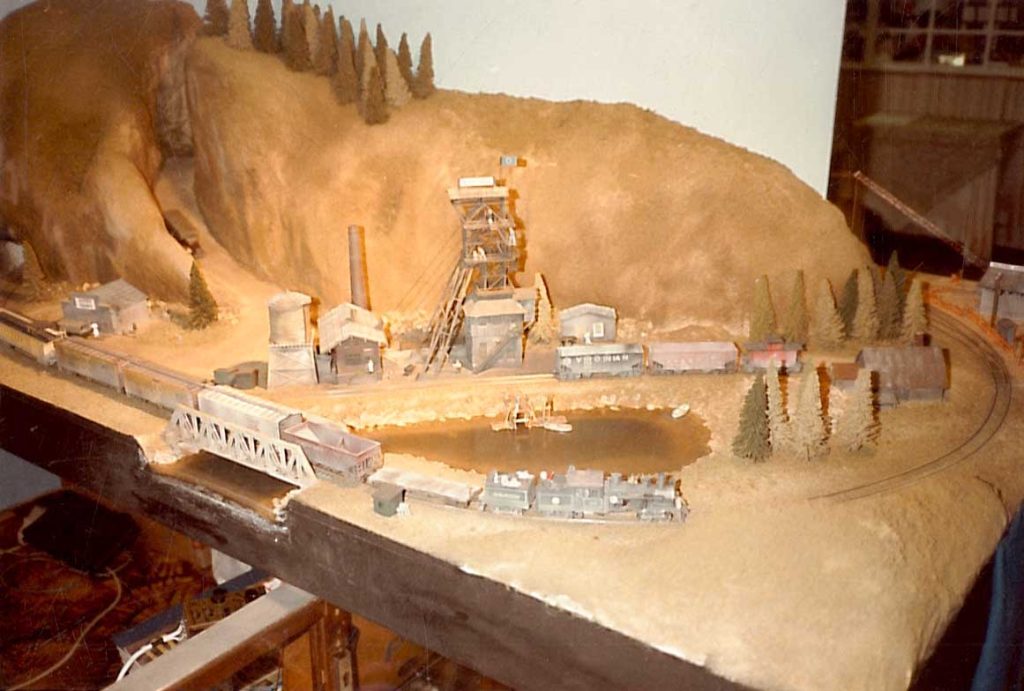 Display layout HO scale - Model railroad layouts plansModel railroad ...