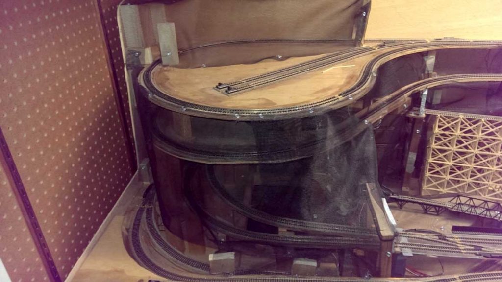 Building a railroad helix - Richard's - Model railroad layouts ...