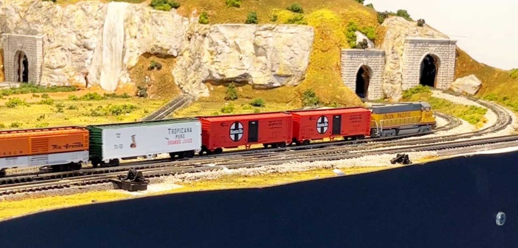 Model train lighting - Model railroad layouts plansModel railroad ...