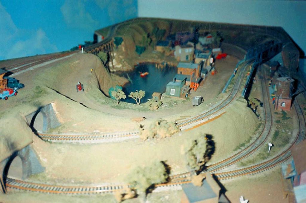 HO scale 8x4 layout - Model railroad layouts plansModel railroad ...