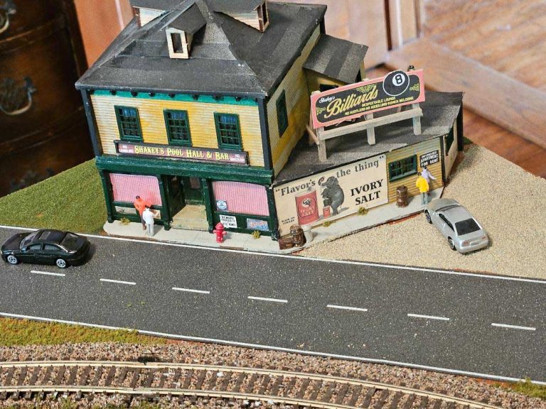 4x8 HO scale train layout - Model railroad layouts plansModel railroad ...