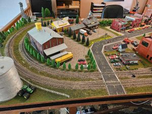 4x8 HO scale train layout - Model railroad layouts plansModel railroad ...
