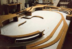 HO scale 8x4 layout - Model railroad layouts plansModel railroad ...