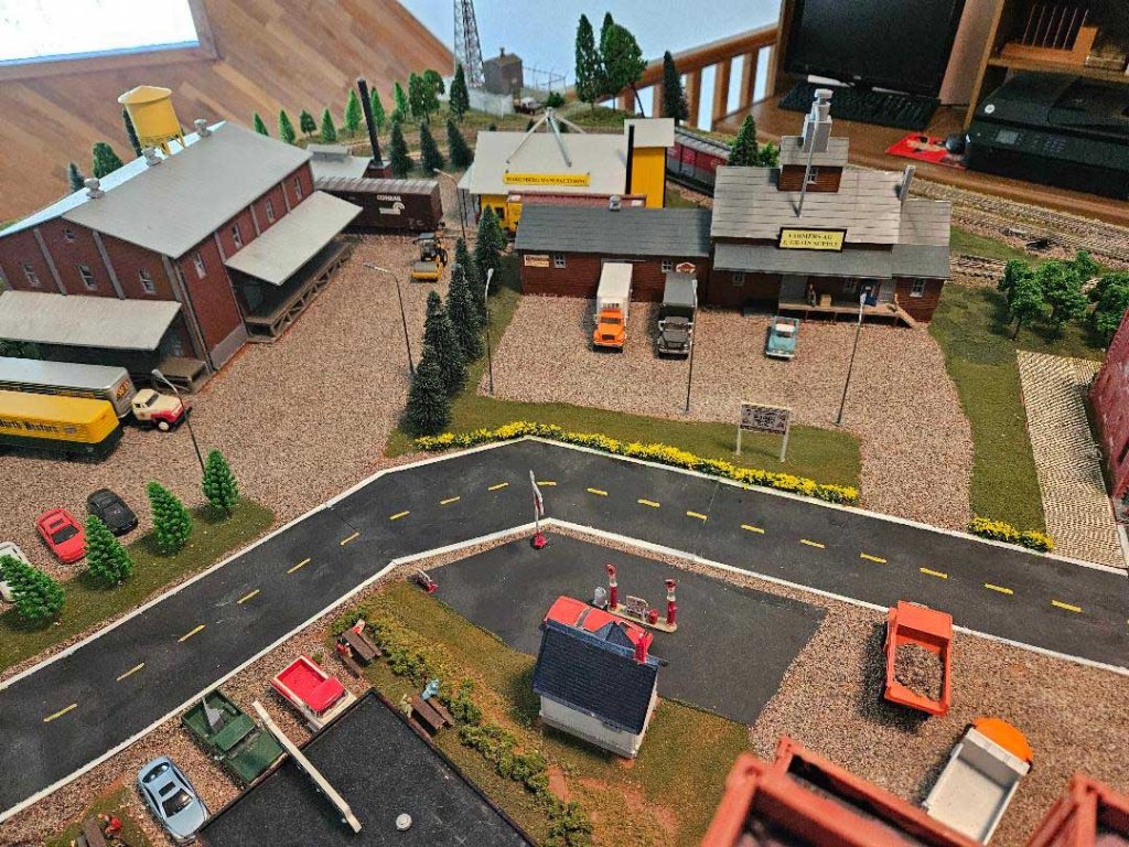 4x8 HO scale train layout - Model railroad layouts plansModel railroad ...