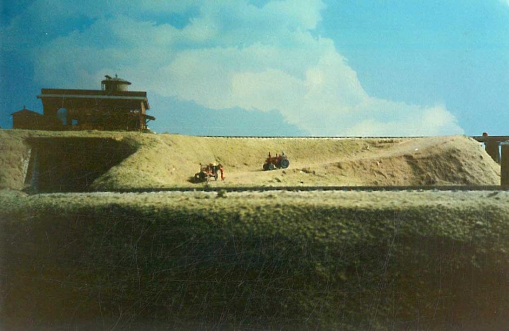 HO scale 8x4 layout - Model railroad layouts plansModel railroad ...