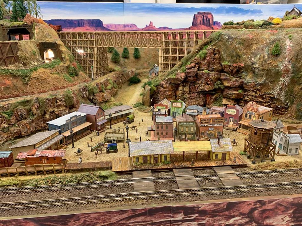 Old West themed model trains - Model railroad layouts plansModel ...
