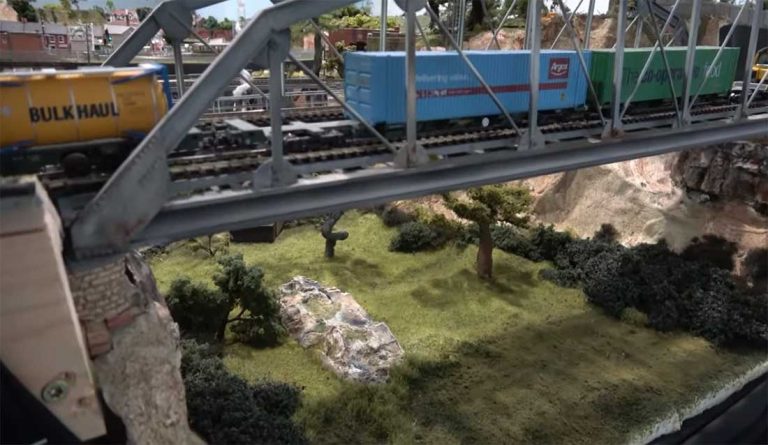 Model train landscaping - Model railroad layouts plansModel railroad ...