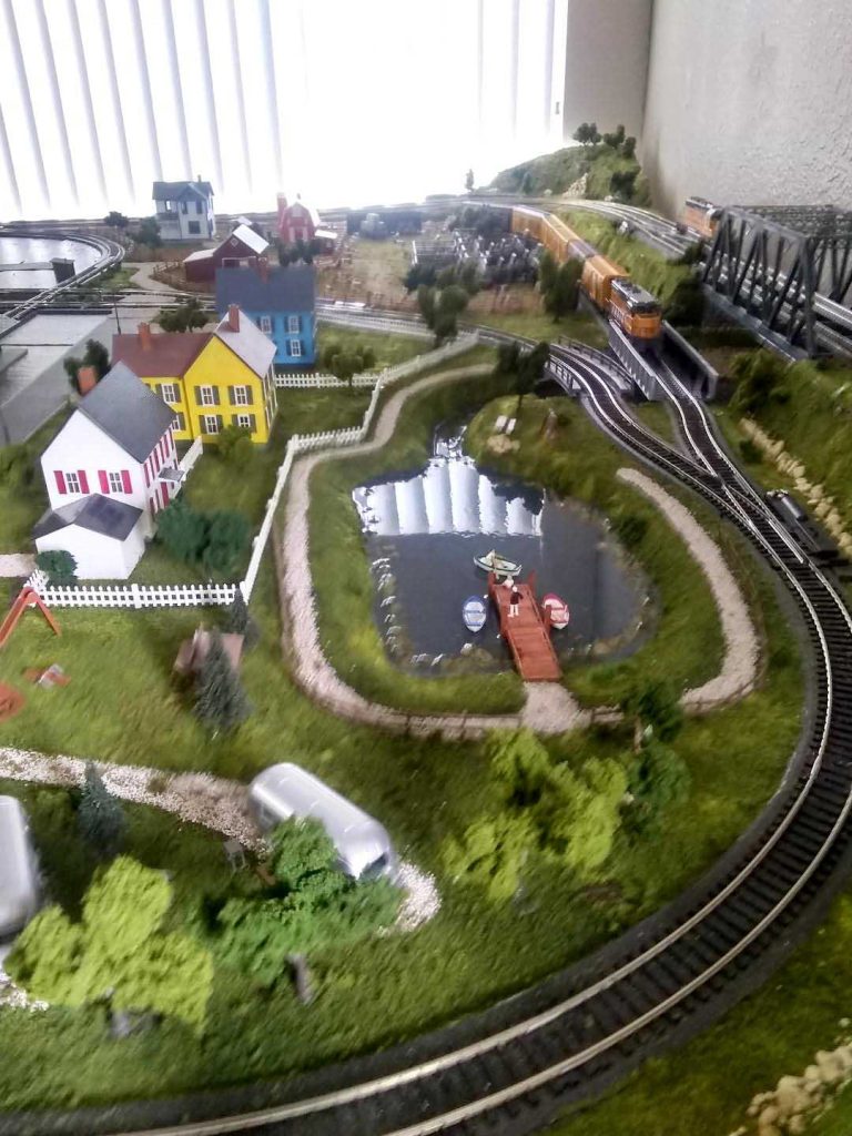 HO scale camping scene - Ray's - Model railroad layouts plansModel ...