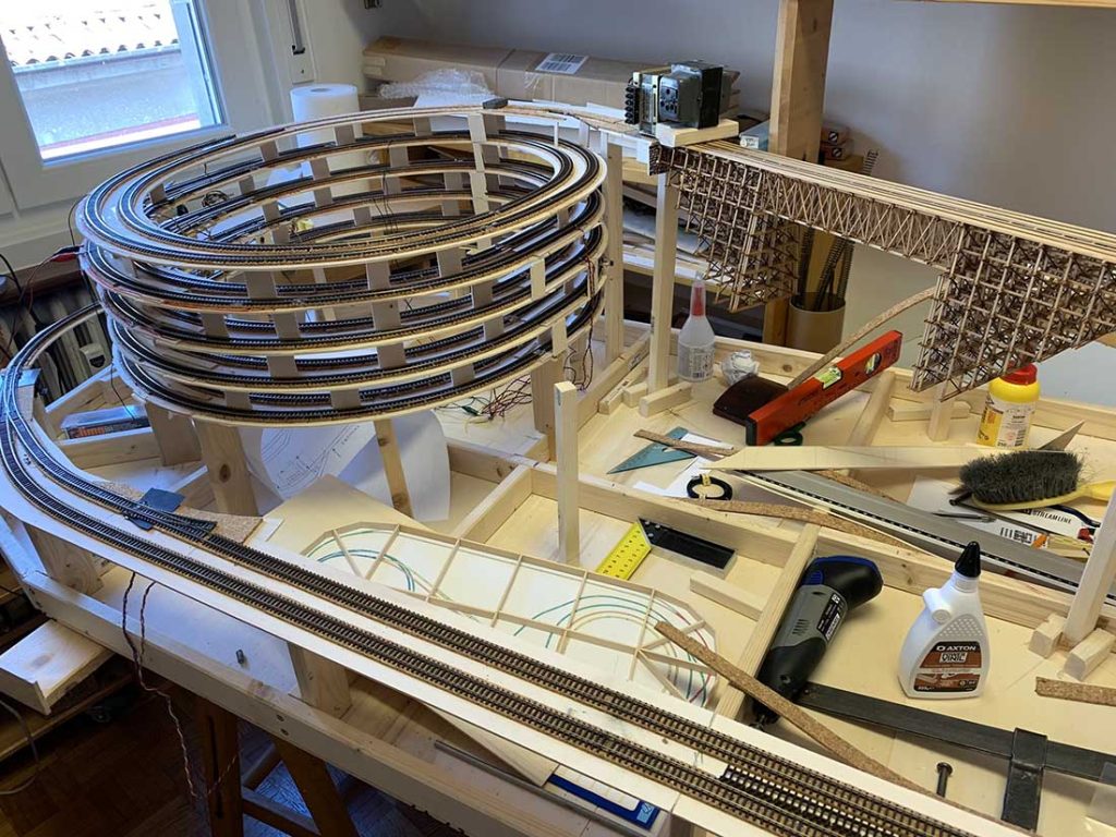 Old West themed model trains - Model railroad layouts plansModel ...