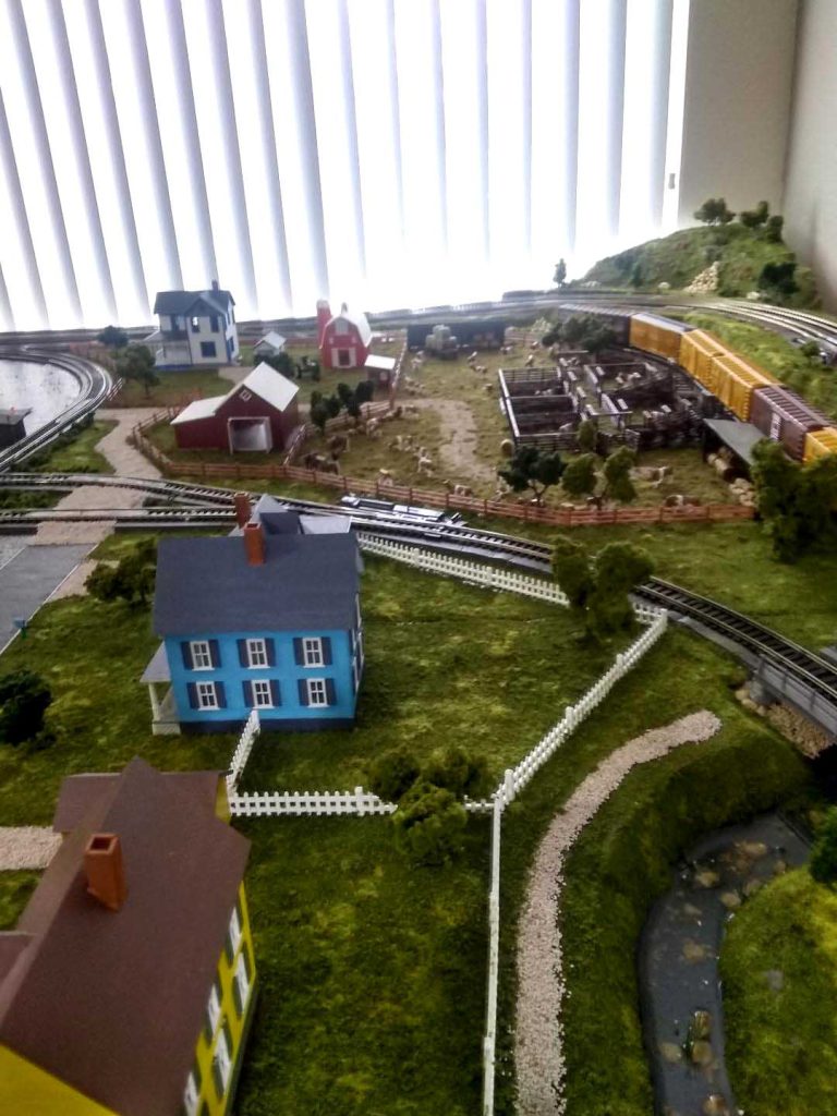 HO scale camping scene - Ray's - Model railroad layouts plansModel ...