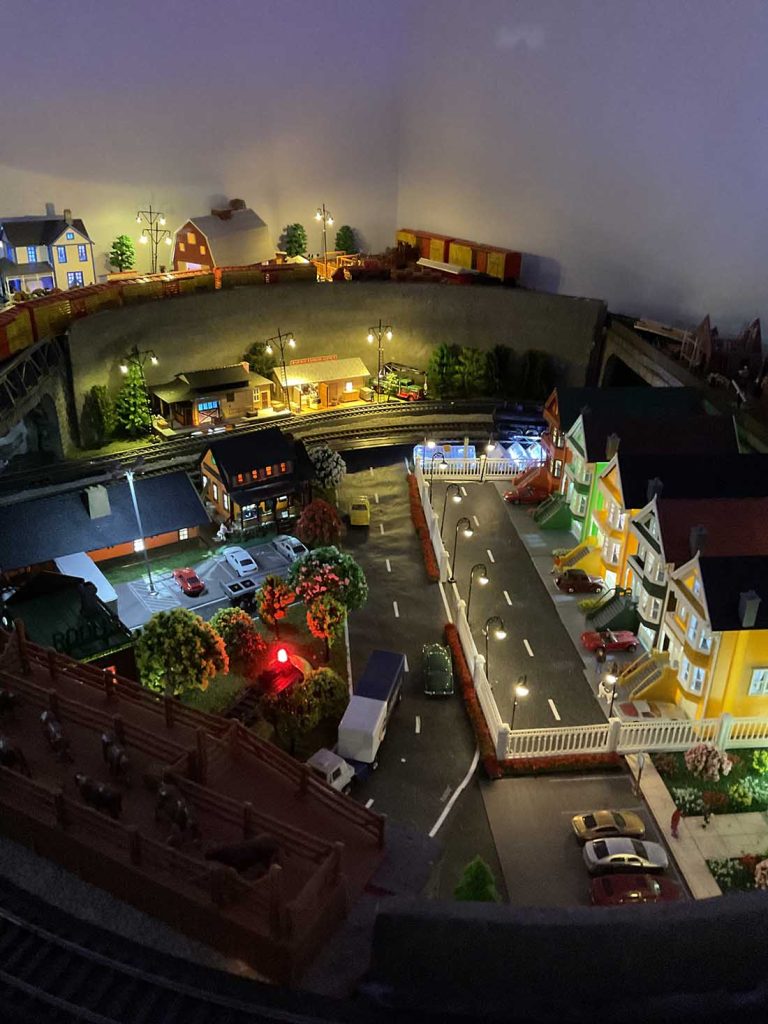 HO train industries - Model railroad layouts plansModel railroad ...