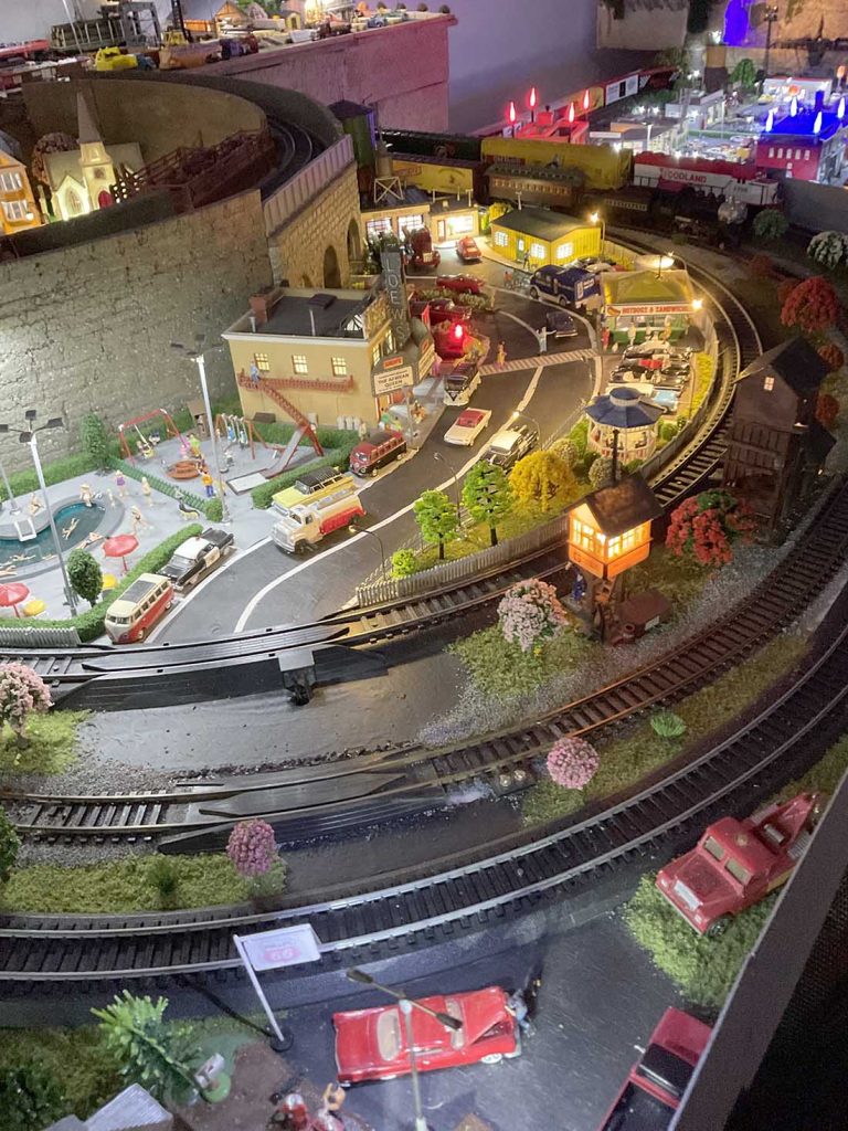 HO train industries - Model railroad layouts plansModel railroad ...