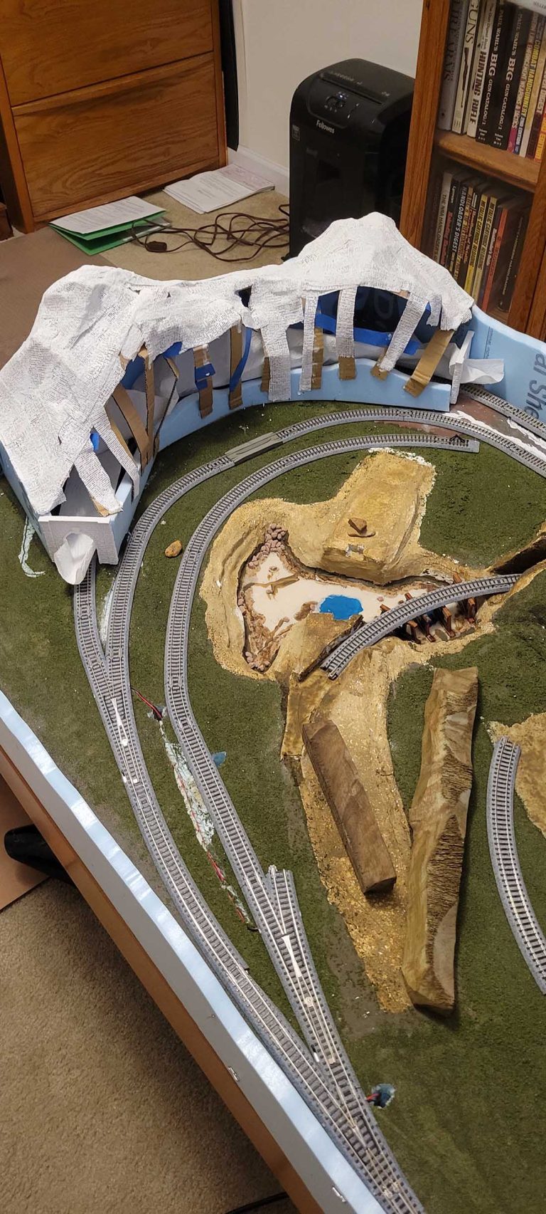 N scale mountain layout plans - Model railroad layouts plansModel ...