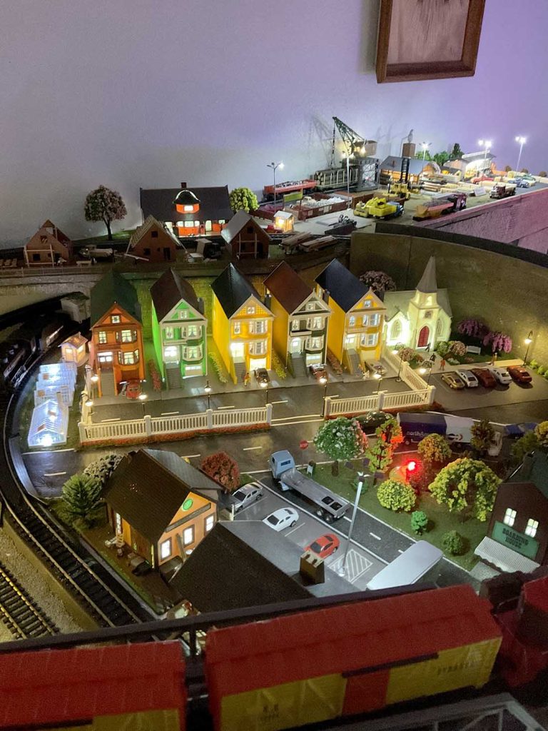 HO train industries - Model railroad layouts plansModel railroad ...