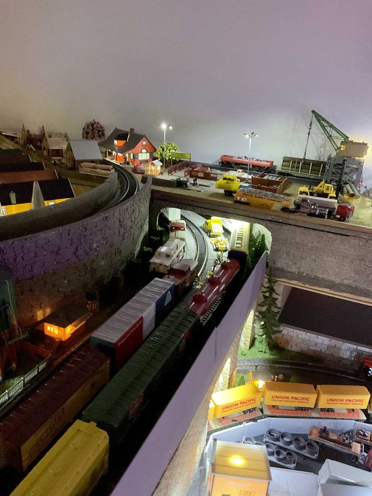 HO train industries - Model railroad layouts plansModel railroad ...