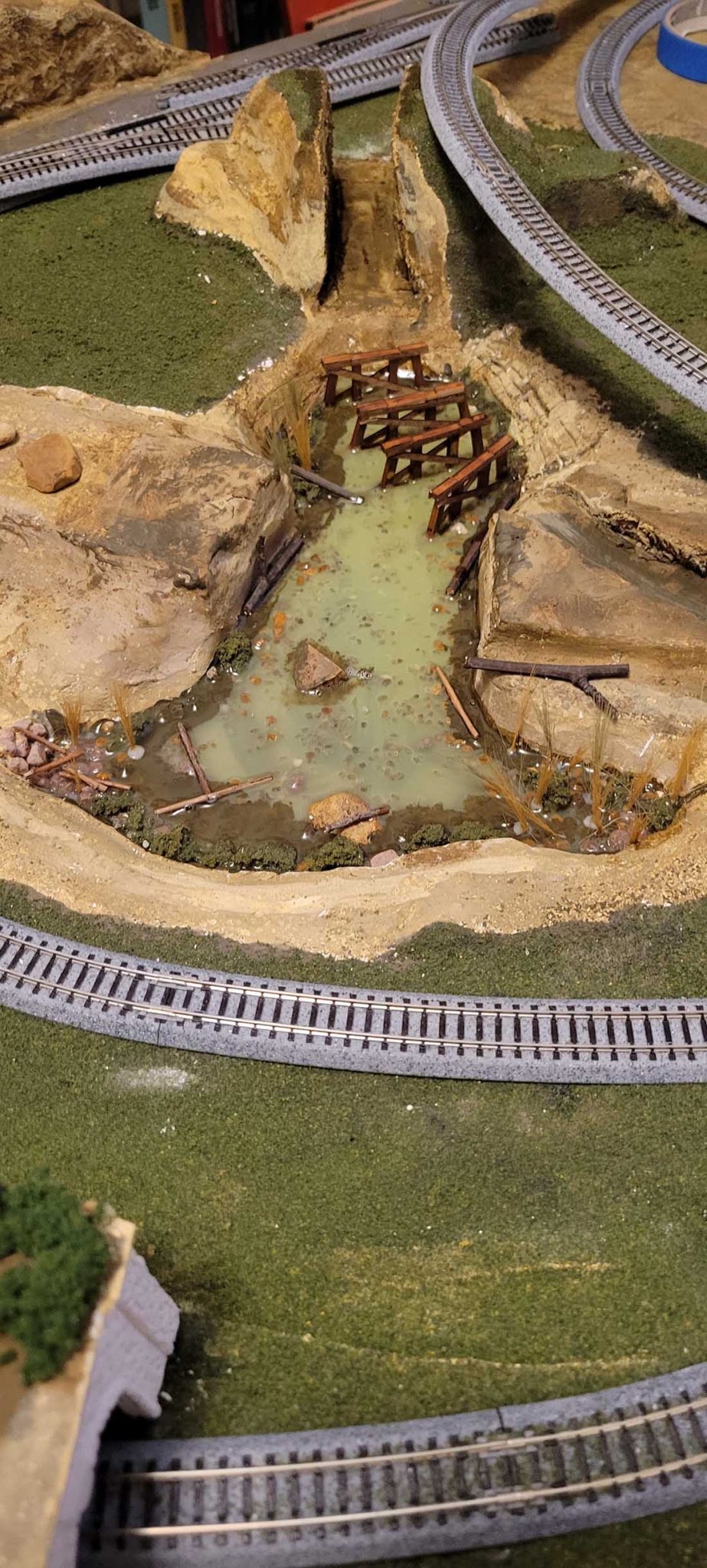 N scale mountain layout plans - Model railroad layouts plansModel ...