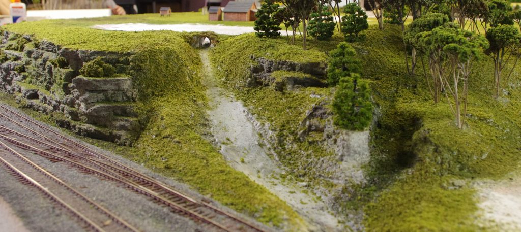 HO train layout with rivers - Model railroad layouts plansModel ...
