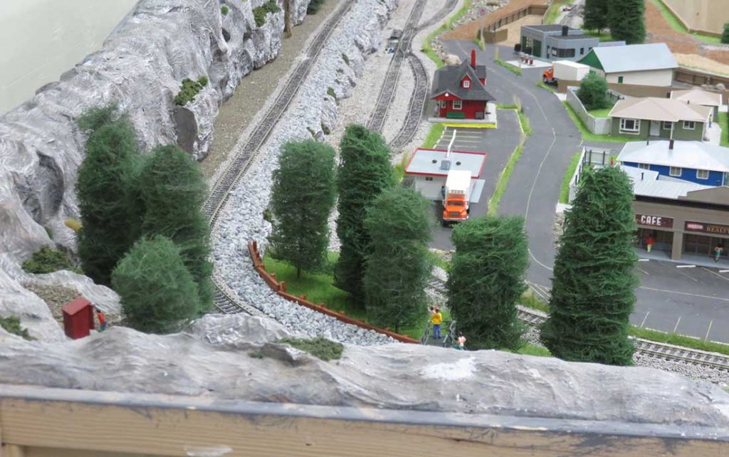 HO scale small town shops - Model railroad layouts plansModel railroad ...