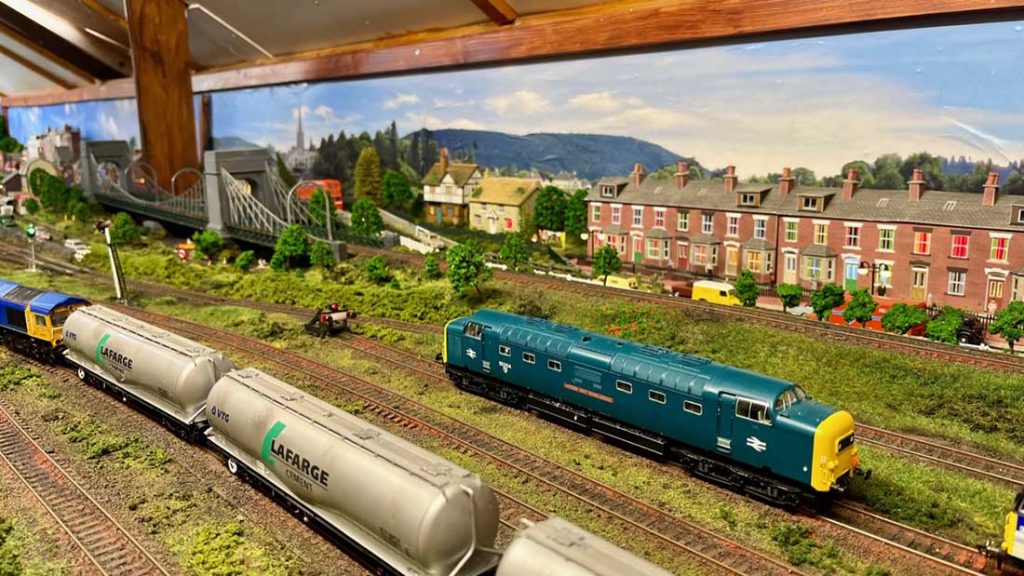 2 level model train layout - Model railroad layouts plansModel railroad ...