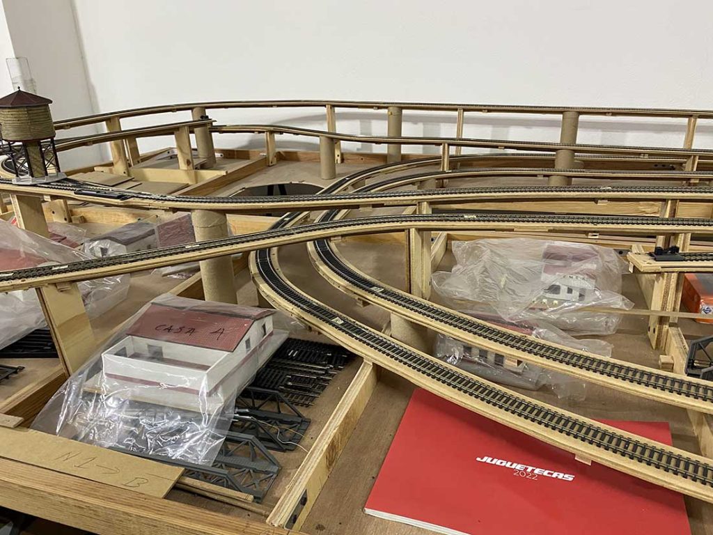 2 level model train layout - Model railroad layouts plansModel railroad ...