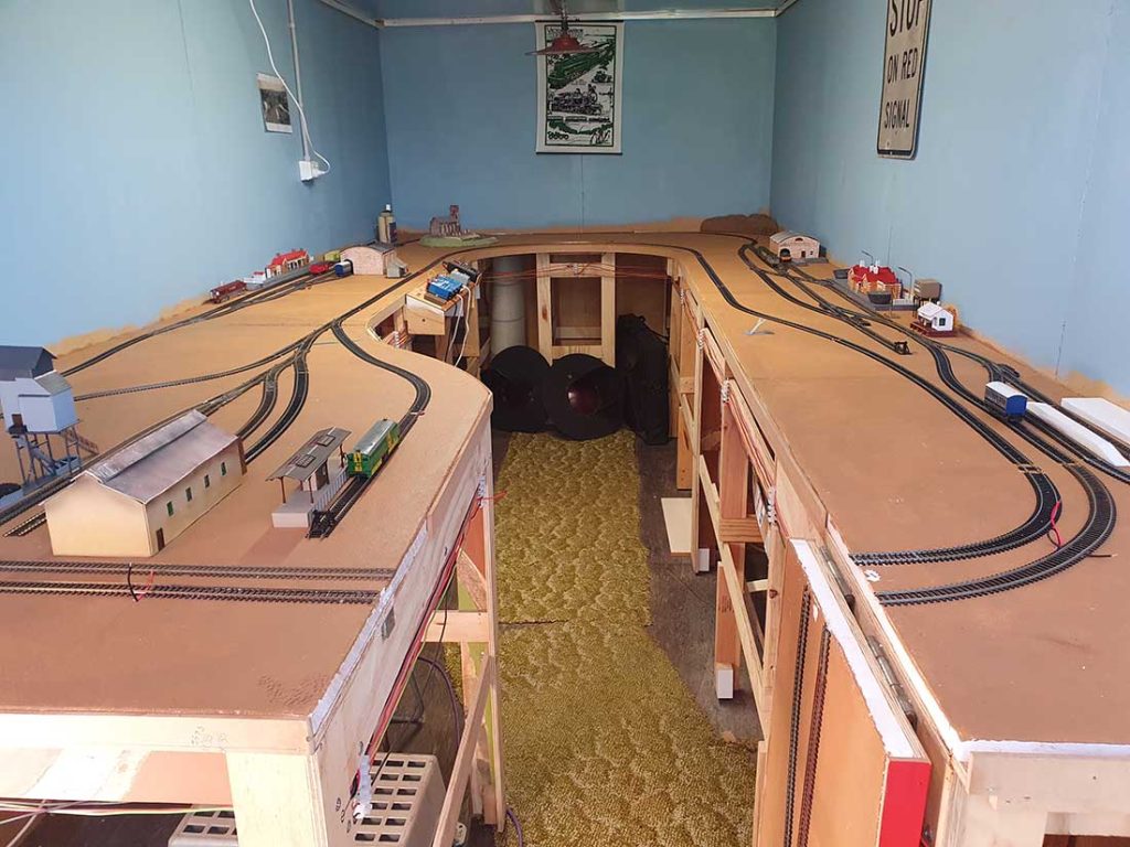 How big does a model train room need to be? - Model railroad layouts ...