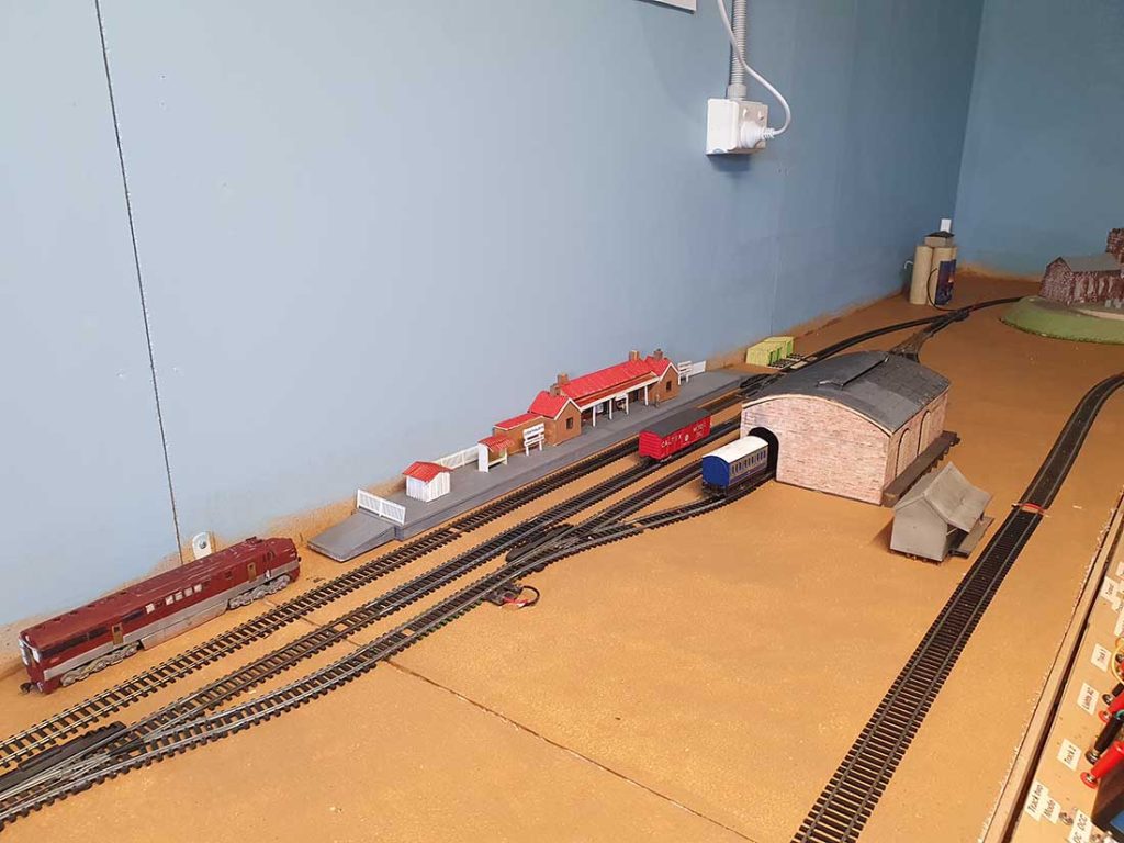 How big does a model train room need to be? - Model railroad layouts ...