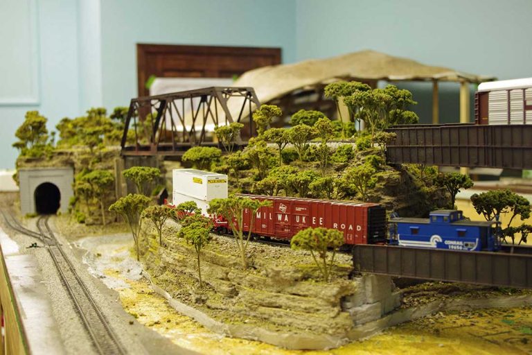 Dual level HO scale layout - Dan's - Model railroad layouts plansModel ...