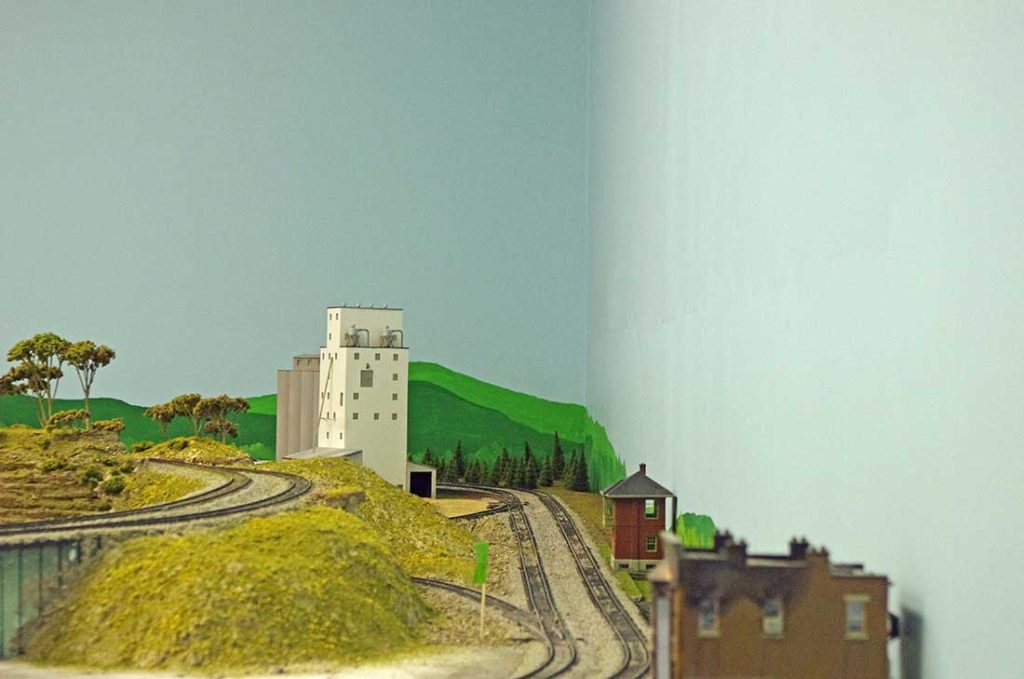 Dual level HO scale layout - Dan's - Model railroad layouts plansModel ...
