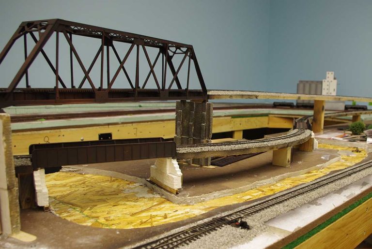 Dual level HO scale layout - Dan's - Model railroad layouts plansModel ...