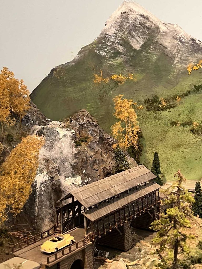 Scenic backdrops for model trains - Model railroad layouts plansModel ...