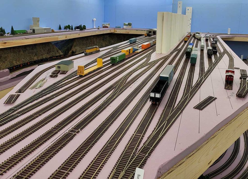 HO scale power plant - Allen's - Model railroad layouts plansModel ...