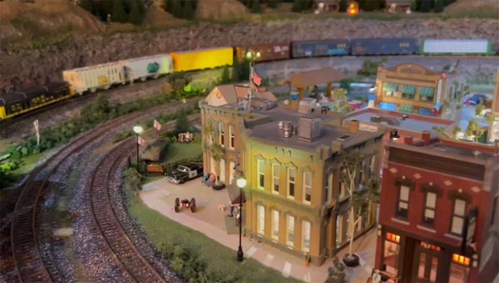 HO double oval with crossover - Model railroad layouts plansModel ...