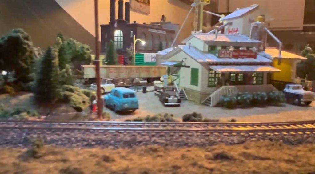 HO double oval with crossover - Model railroad layouts plansModel ...