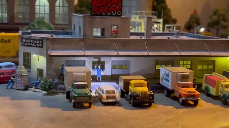 HO double oval with crossover - Model railroad layouts plansModel ...