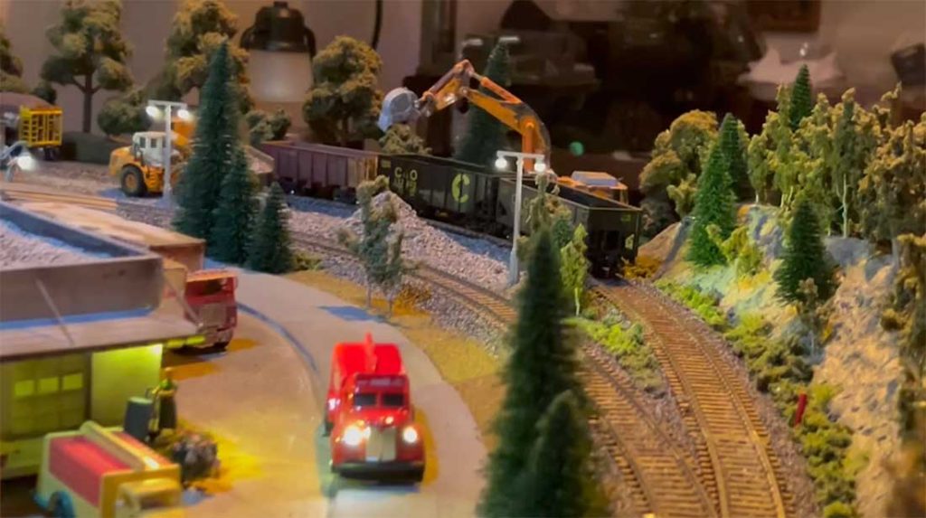 HO double oval with crossover - Model railroad layouts plansModel ...