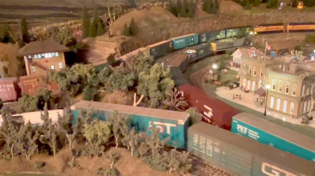 HO double oval with crossover - Model railroad layouts plansModel ...
