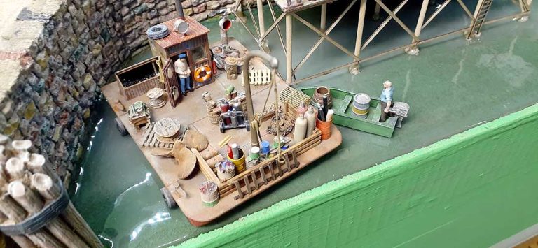 HO scale river barge - Model railroad layouts plansModel railroad ...