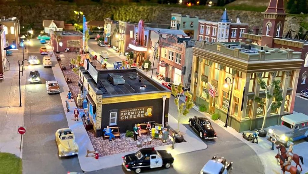 HO double oval with crossover - Model railroad layouts plansModel ...