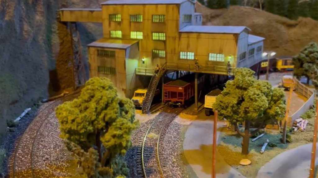 HO double oval with crossover - Model railroad layouts plansModel ...