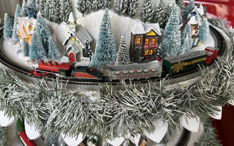 Christmas Truck - Model railroad layouts plansModel railroad layouts plans
