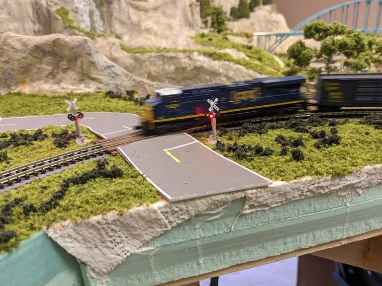 HO train layout 3 loops - Model railroad layouts plansModel railroad ...