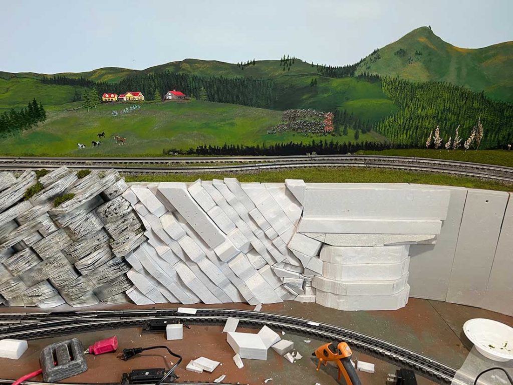 Realistic rock models for model railroad - Model railroad layouts ...